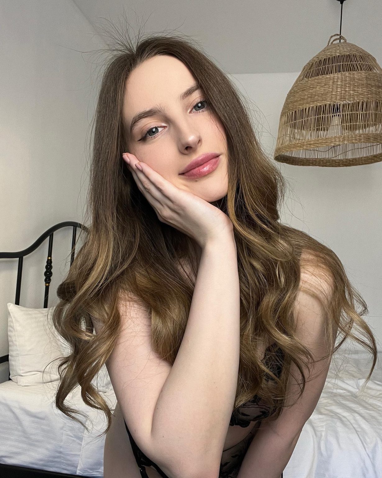 Anny Walker: Net Worth, Bio & Career Insights - ProfilesBus